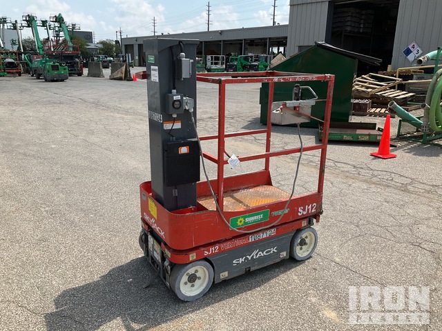 2013 Skyjack SJ12 Electric Vertical Mast Lift in Cleveland, Ohio ...