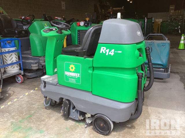 2016 Tennant R14 Ride-On Carpet Extractor in Lorton, Virginia, United ...