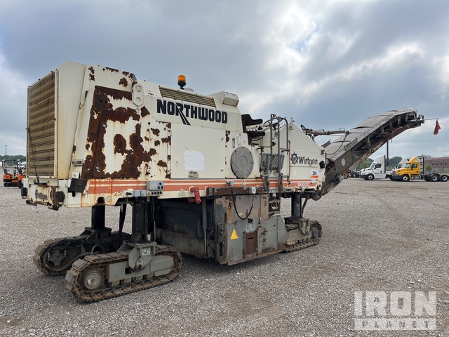 1999 Wirtgen 2000 DC Tracked Cold Planer in South Vienna, Ohio, United ...