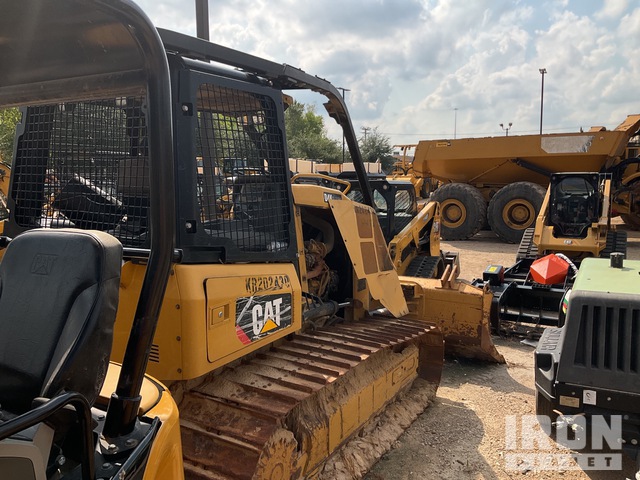 2017 Cat D4K2 LGP Crawler Dozer in Houston, Texas, United States ...
