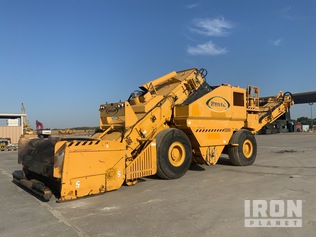 2017 Weiler E2850 Wheel Asphalt Transfer Machine in Waxahachie, Texas ...