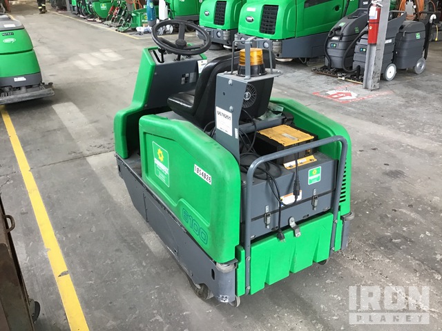 2017 Tennant 6100 Ride-On Floor Sweeper in Lindenhurst, New York ...