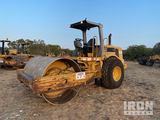 2000 Cat CS-563D Smooth Drum Compactor in San Marcos, Texas, United ...