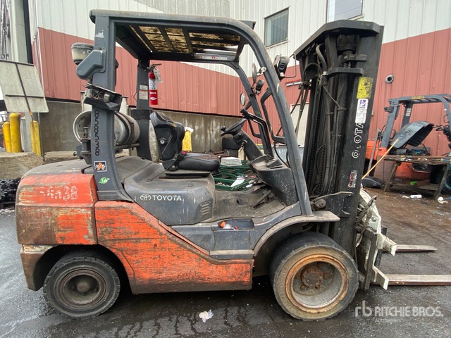 2009 Toyota 8FGU32 Pneumatic Tire Forklift in Rochester, New York ...