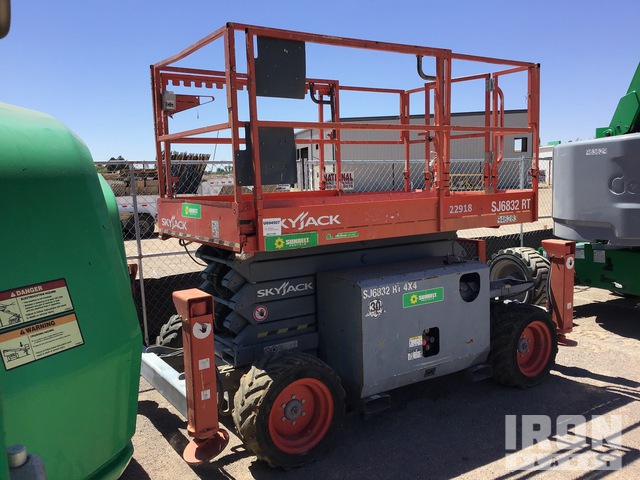 2015 Skyjack SJ6832RT 4x4 Dual Fuel Scissor Lift in Las Cruces, New ...