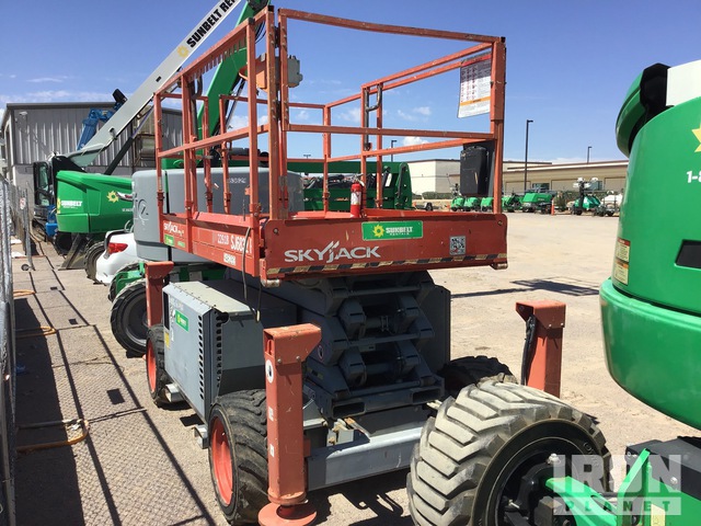 2015 Skyjack SJ6832RT 4x4 Dual Fuel Scissor Lift in Las Cruces, New ...