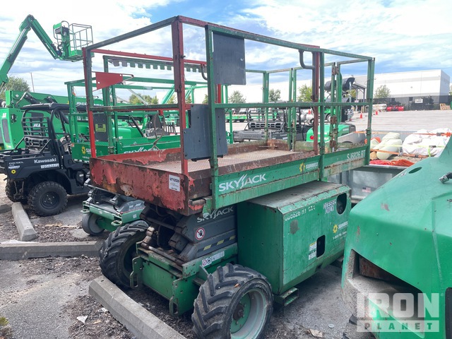 2015 Skyjack SJ6826 RT 4x4 Diesel Scissor Lift in Hobart, Indiana ...