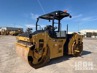 2017 Cat CB66B Double Drum Roller, Park City, Kansas, Estados Unidos ...