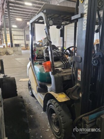 Komatsu FG25T-17 Pneumatic Tire Forklift in Davenport, Iowa, United ...