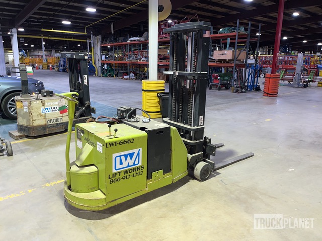 1988 Clark ST40B 3300 lb Electric Stacker in St. Charles, Illinois ...