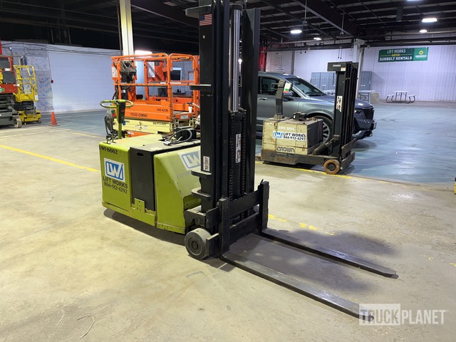 1988 Clark ST40B 3300 lb Electric Stacker in St. Charles, Illinois ...