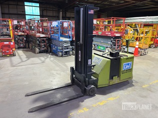 1988 Clark ST40B 3300 lb Electric Stacker in St. Charles, Illinois ...