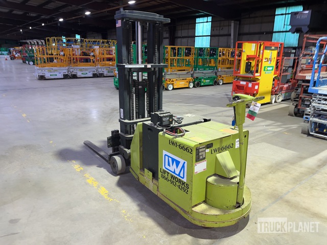 1988 Clark ST40B 3300 lb Electric Stacker in St. Charles, Illinois ...