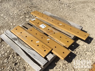 Quantity of (4) Cat D5 - D6 Cutting Edges in Lewistown, Montana, United ...