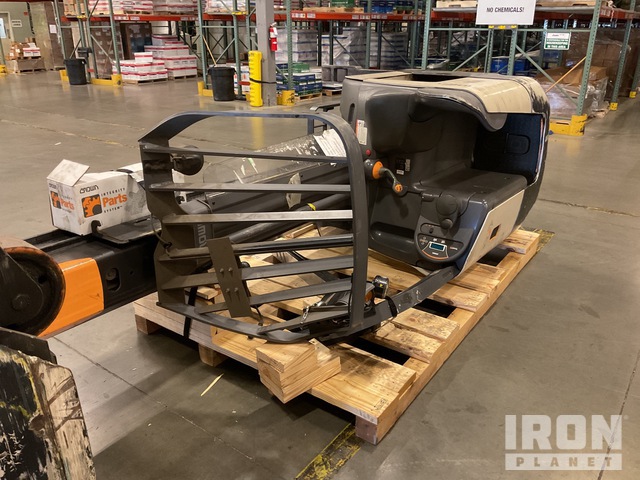 2013 Crown RM6025-45 3600 lb Electric Forklift in Edwardsville, Kansas ...