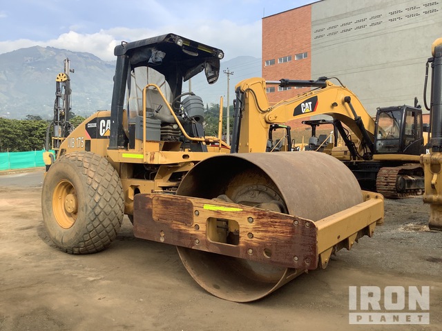 2010 Cat CS-533E Smooth Drum Compactor in Copacabana, Antioquia ...