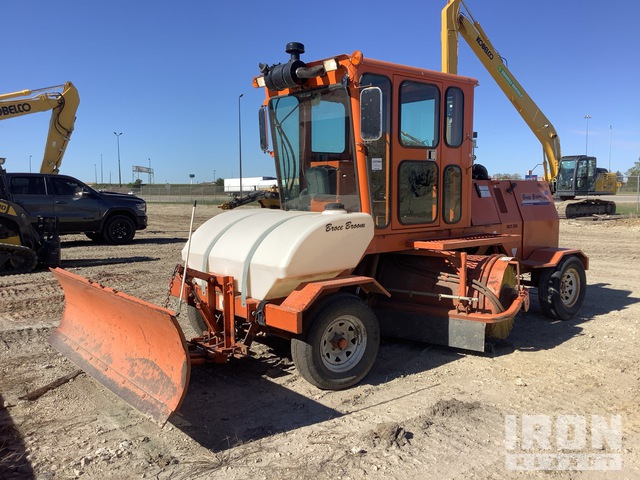 2018 Broce RCT 350 Self-Propelled Broom in Morris, Illinois, United ...