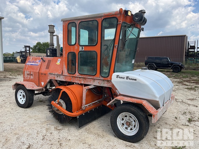 2017 Broce RCT350 Self-Propelled Broom in La Grange, Texas, United ...