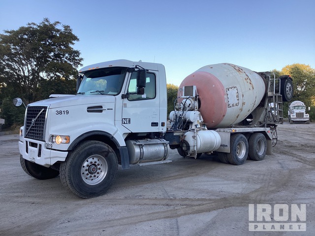 2004 Volvo VHD 8x4 Mixer Truck in Paso Robles, California, United ...