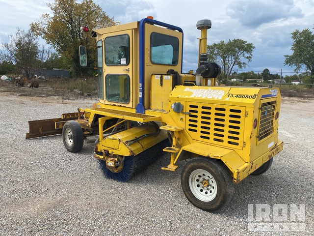 2008 Superior DT80-J Self-Propelled Broom in Columbia, Missouri, United ...