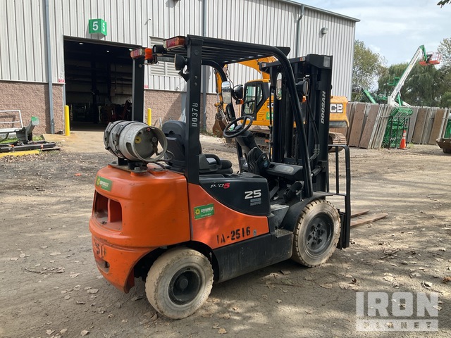 2015 Doosan G25E-5 Pneumatic Tire Forklift in Philadelphia ...