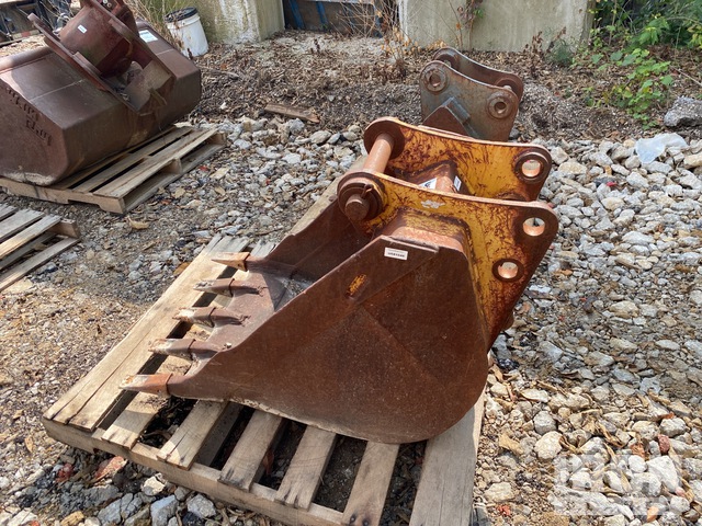 22 in Digging Backhoe Rear Bucket in Weldon Spring, Missouri, United ...