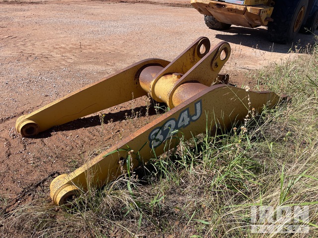John Deere 824J Lift Arm in Dover, Oklahoma, United States (IronPlanet ...