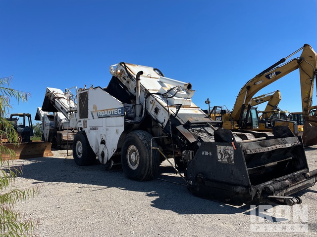 2011 Roadtec SB2500D Wheel Asphalt Transfer Machine in Baytown, Texas ...