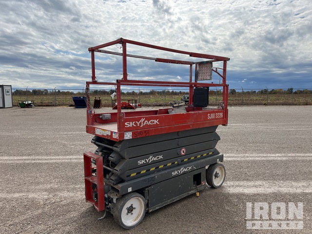 2015 Skyjack SJ3226 Electric Scissor Lift in Odessa, Missouri, United ...