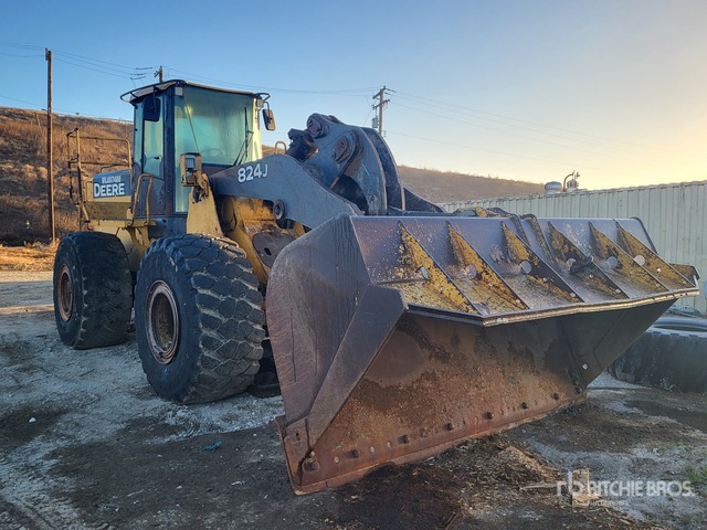 John Deere 824J Wheel Loader in Milpitas, California, United States ...