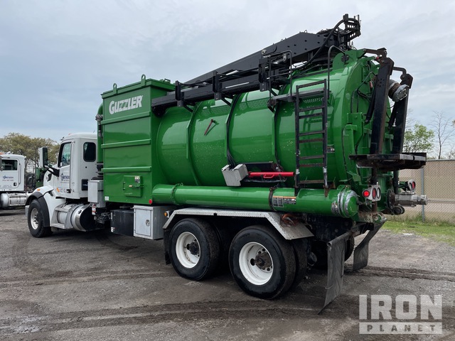 Vactor Guzzler on 2020 Peterbilt 567 6x4 Vacuum Tanker Truck in ...