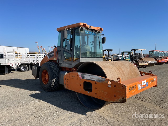 2018 XCMG CV122PD Smooth Drum Compactor in Perris, California, United ...