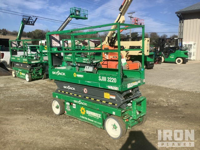 2016 Skyjack SJIII 3220 Electric Scissor Lift in Rochester, Minnesota ...