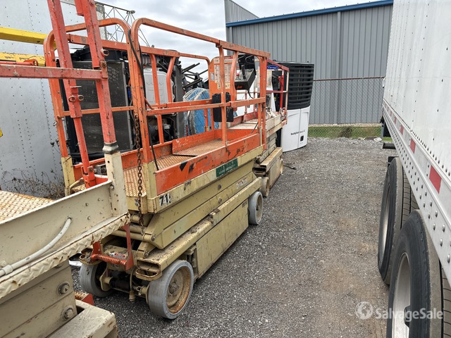 2000 JLG 2032-E2 Electric Scissor Lift in Tiffin, Iowa, United States ...