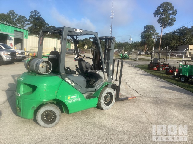 2012 Komatsu FG25T-16 3750 lb Pneumatic Tire Forklift in BRUNSWICK ...