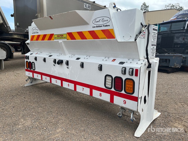2020 Trout River Asphalt Chip Spreader Box | Ritchie Bros. Auctioneers
