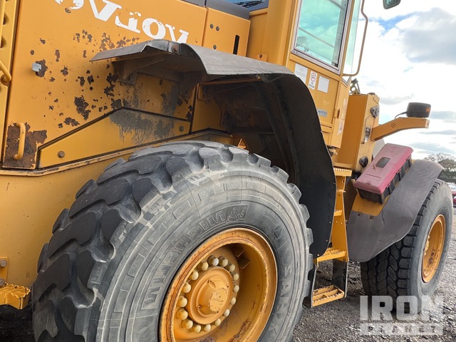 2004 Volvo L90E Wheel Loader (Inoperable) in South Bend, Indiana ...