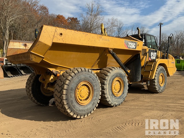 2014 Cat 725C Articulated Dump Truck in Troutville, Virginia, United ...