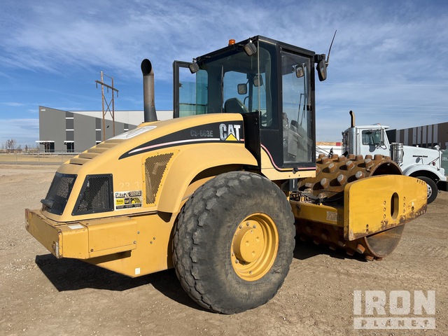 2004 Cat CS663E Smooth Drum Compactor in Longmont, Colorado, United ...