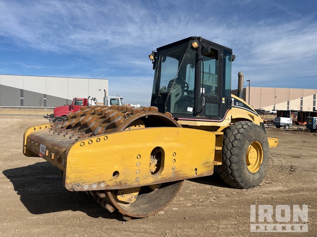 2004 Cat CS663E Smooth Drum Compactor in Longmont, Colorado, United ...