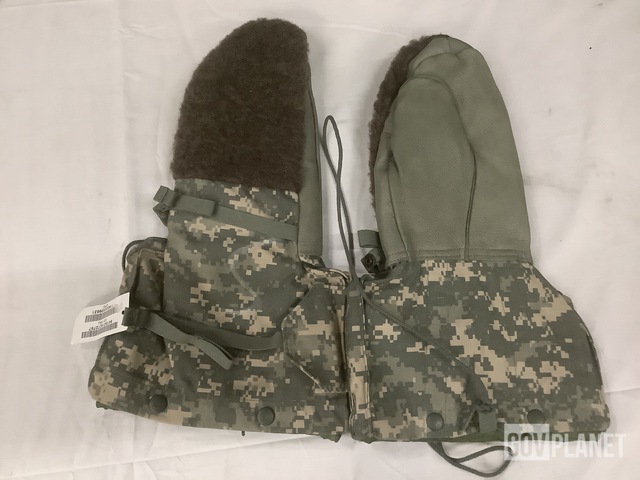 Surplus (202) Extreme Cold Weather Mitten Sets in North Las Vegas ...