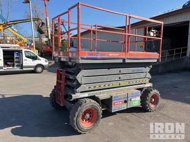 2005 Skyjack SJ7135 Dual Fuel 4x4 Scissor Lift in St. Charles, Illinois ...