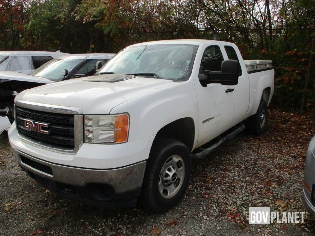 2011 GMC Sierra extended cab 2500HD 2 Wheel drive. 3 aluminum tool ...