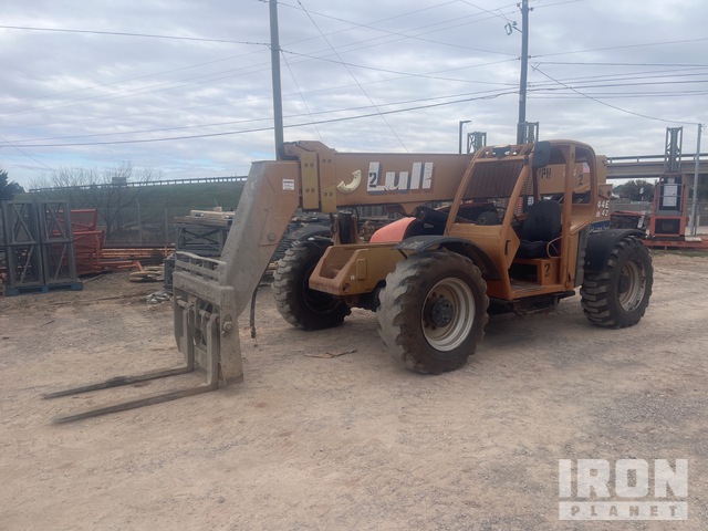 2004 Lull 944E-42 Telehandler in Wichita Falls, Texas, United States ...
