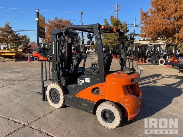 2022 (unverified) Doosan G25E-7 4600 lb Pneumatic Tire Forklift in ...