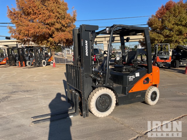 2022 (unverified) Doosan G25E-7 4600 lb Pneumatic Tire Forklift in ...