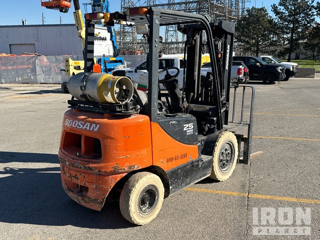 2014 Doosan G25P-5 4600 lb Pneumatic Tire Forklift in St. Louis ...
