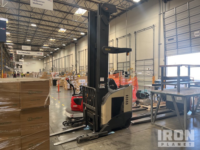 2002 Crown 5200 Series 3000 lb Electric Forklift in Rancho Cucamonga ...