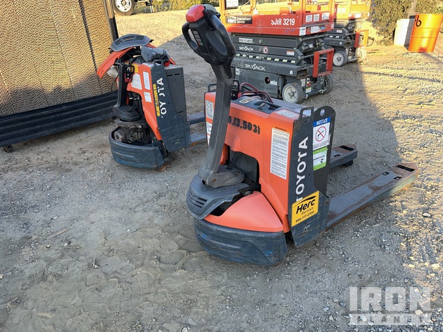 2016 Toyota 8HBW23 4500 lb Electric Pallet Jack in Perris, California ...