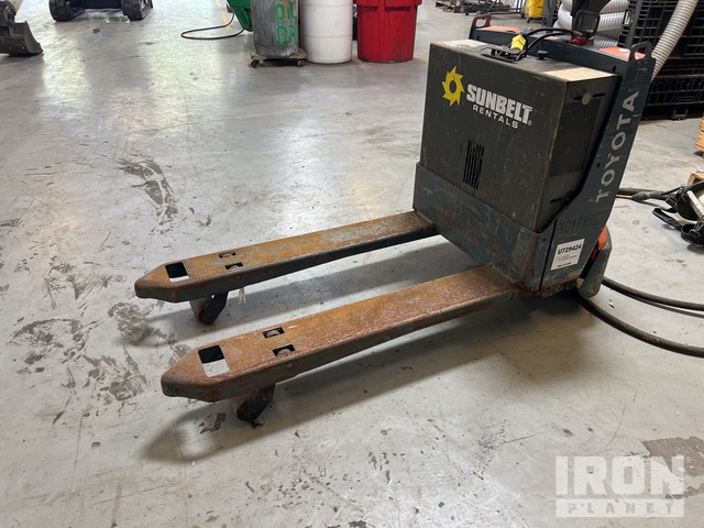 2019 (unverified) Toyota 8HBW23 4500 lb Electric Pallet Jack in Oldsmar ...